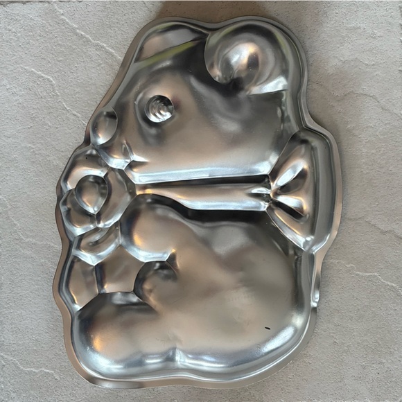 Wilton | Kitchen | Vintage Wilton Cuddly Bear Aluminum Cake Pan 527458 ...
